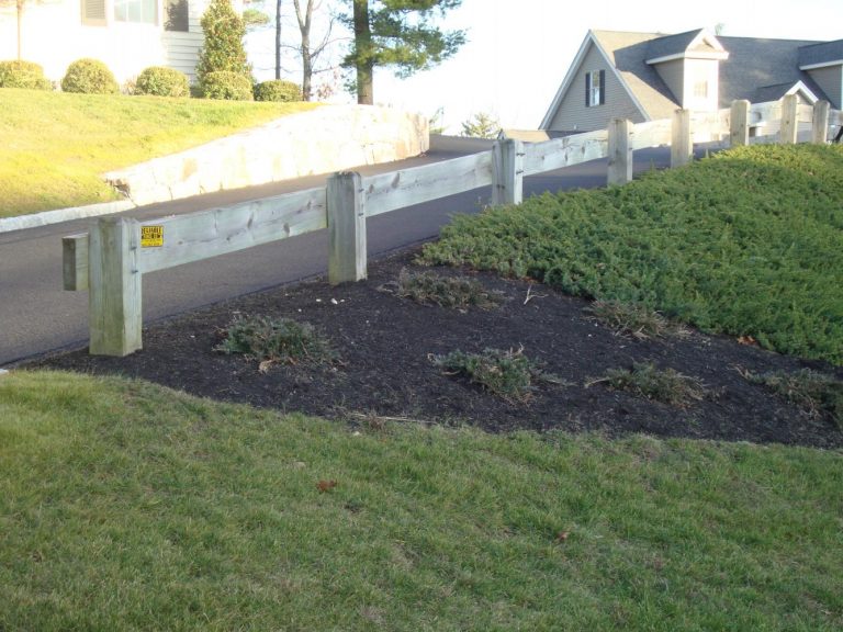 residential driveway guardrail (3) - Reliable Fence
